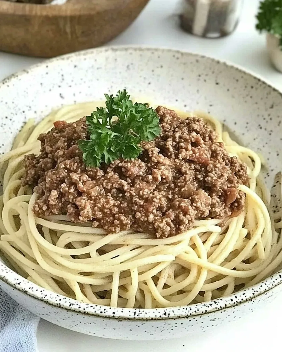 Best Ground Beef for Spaghetti Sauce Recipe (Easy) - ForkandPan